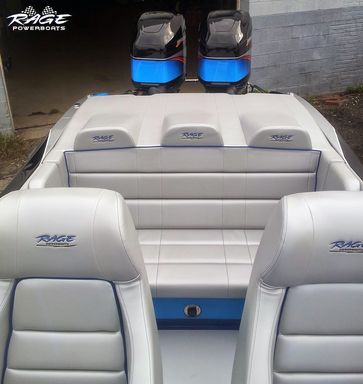 30′ Cockpit – Rage Powerboats